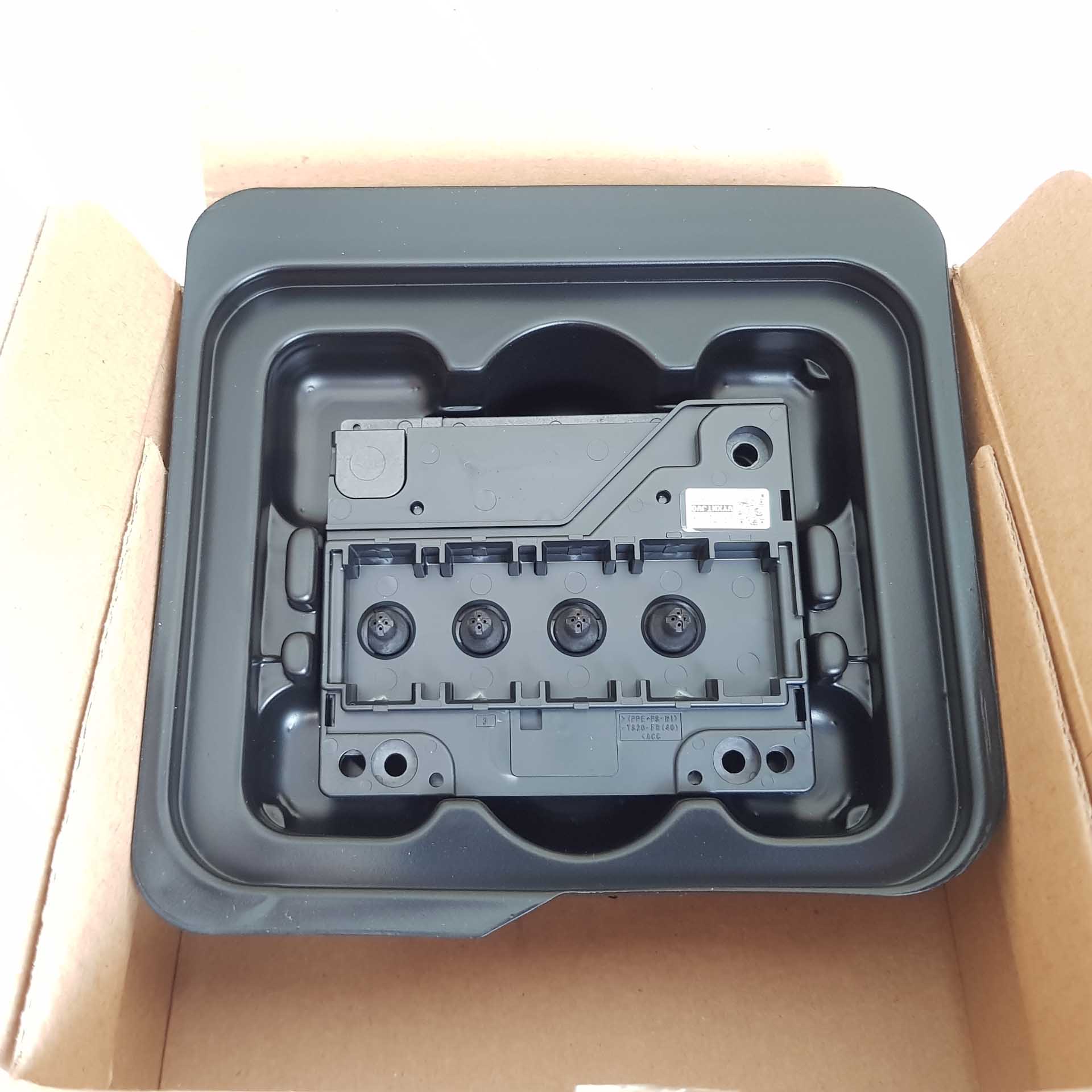 F190020, F190010, F190000 Печатающая головка WF-7015, WF-7525